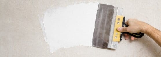 Como passar massa corrida: confira o passo a passo