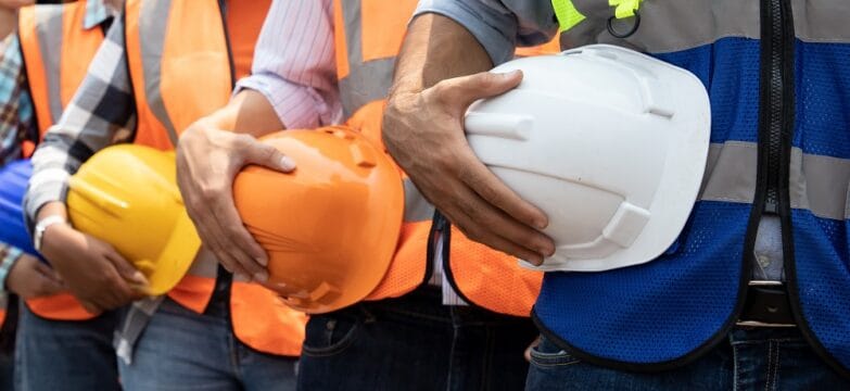 Cores de capacetes em obra: veja modelos e quando usar